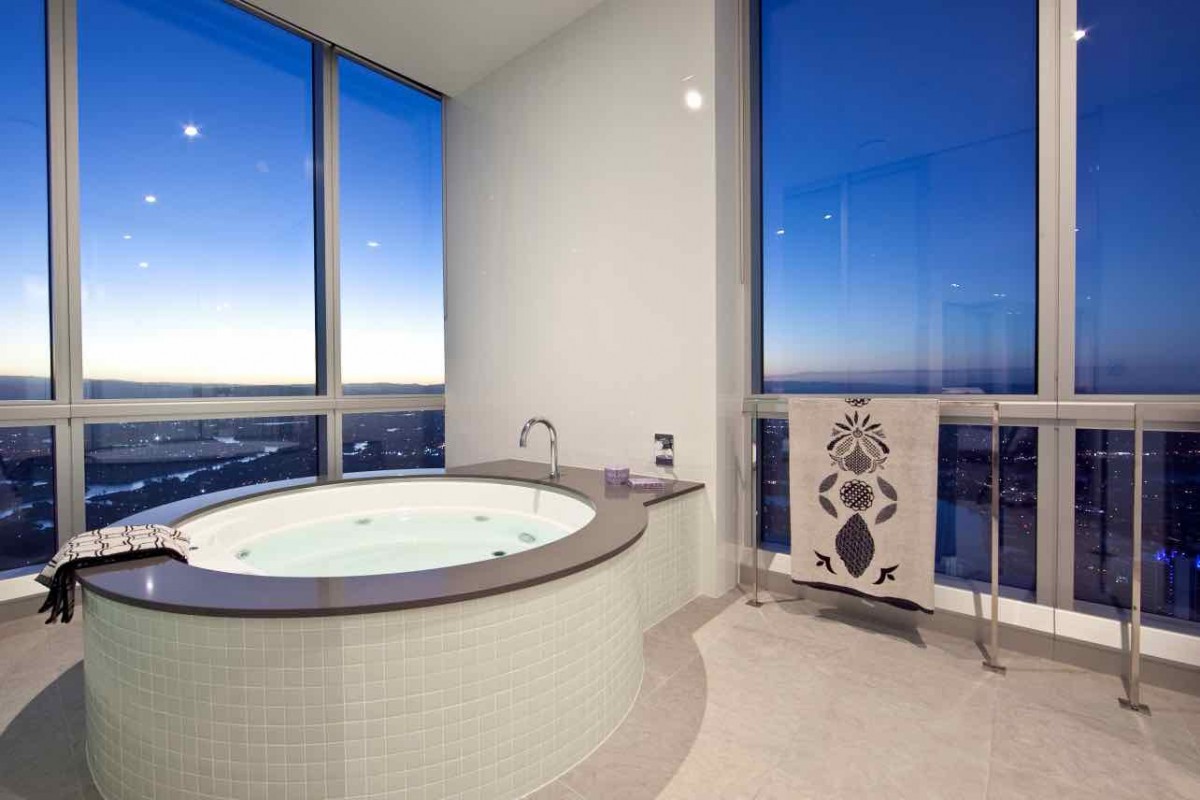 Inside. The Q1 Penthouse. – platinumHD